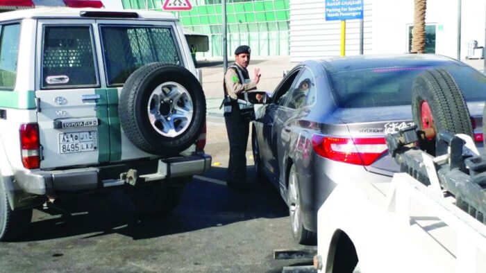 "Murur" Mulai Menertibkan Mobil yang Parkir di Tempat Khusus Penumpang ...